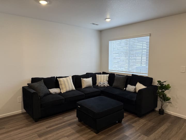 Spacious 3br | Family-friendly Stay Near Dia - Denver, CO
