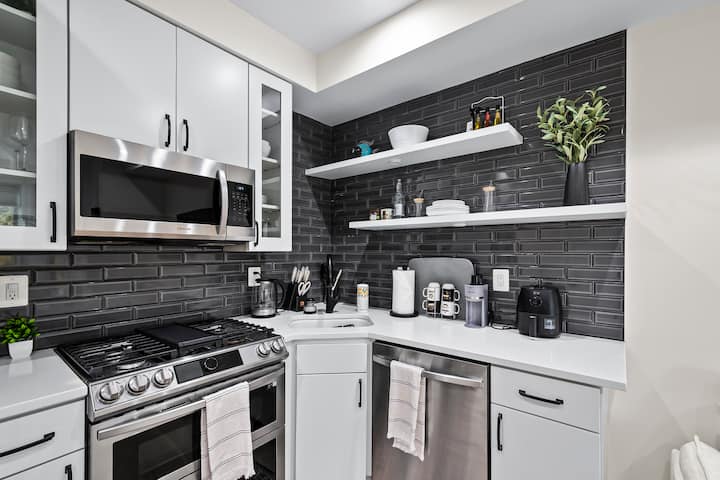 Dupont Circle Apt Sleeps 6 Free Street Parking - Edgewood, Washington DC