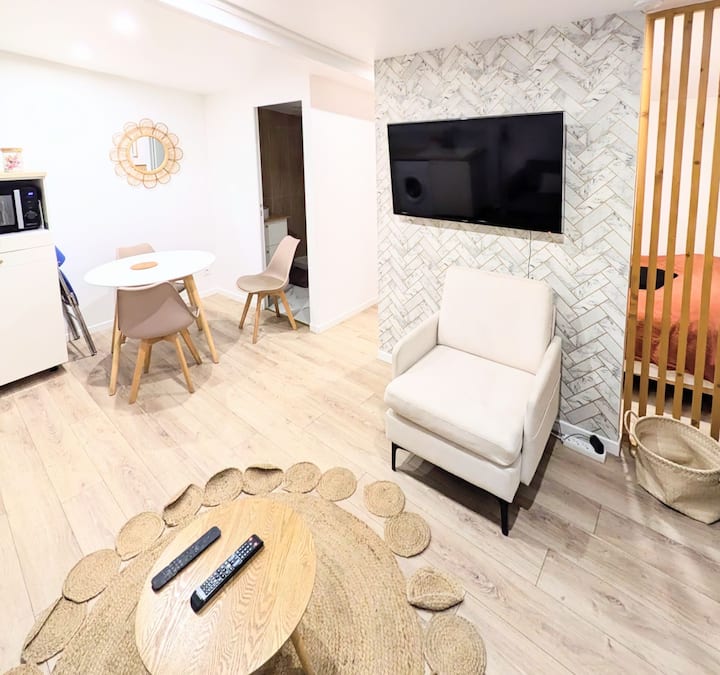 Cocoon Lumineux, Déco Moderne Et Espace Nuit Cosy - Triel-sur-Seine