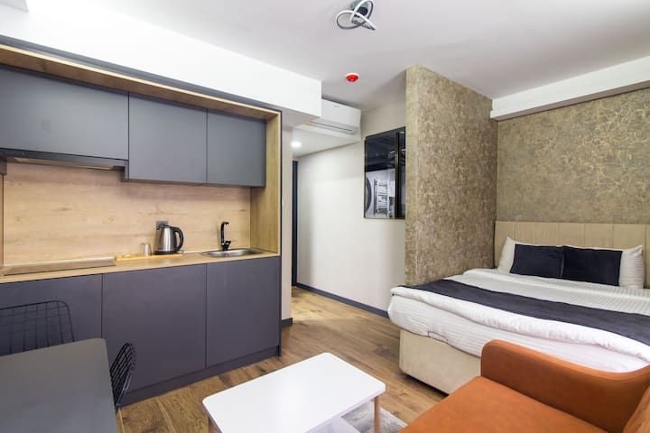 Modern Escape With Balcony Charm - Maltepe