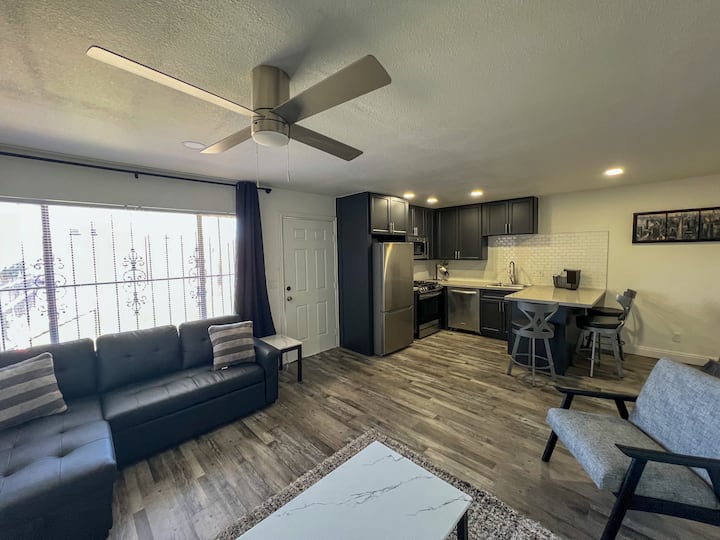 Modern Remodeled 1br Apartment Near Downtown - Las Vegas
