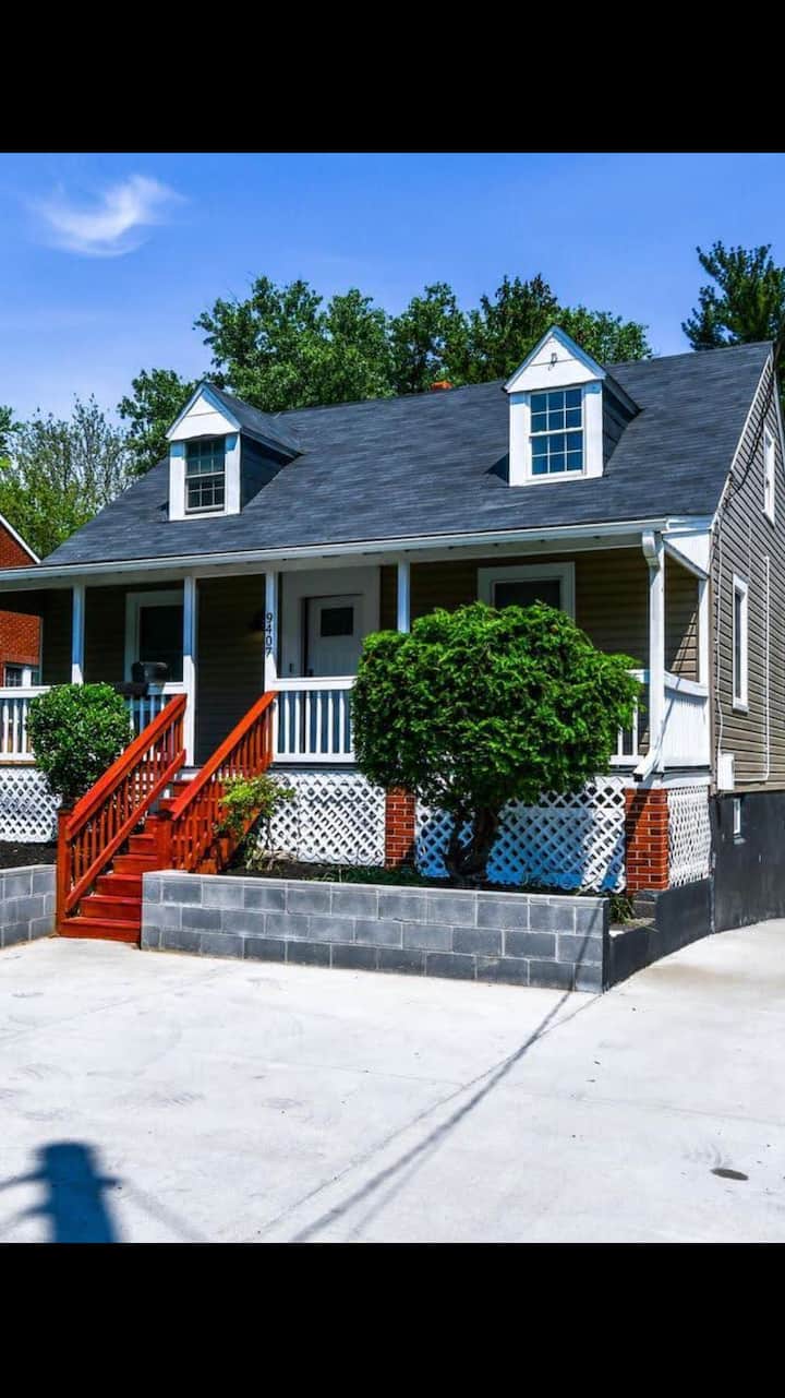 Prince Palace-5 Beds3 Bath Pet Friendly - 실버스프링