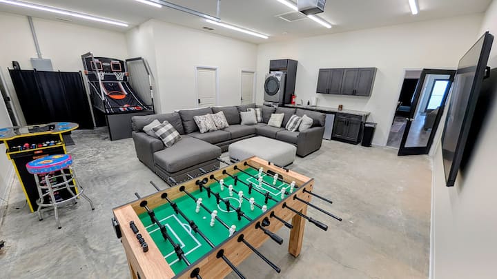 Huge 6br House Downtown Dells - Right On Broadway! - Wisconsin Dells, WI