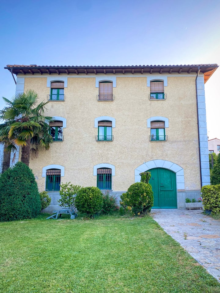 Casa Rural Masión De Egüés - パンプローナ