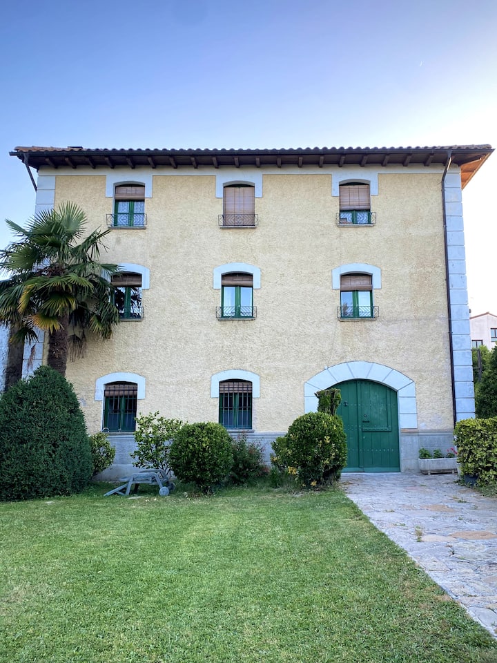 Casa Rural Masión De Egüés - パンプローナ