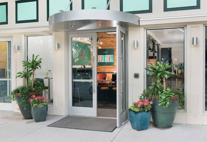 Streetcar Line Hotel | Perfect For Groups! - New Orleans, LA