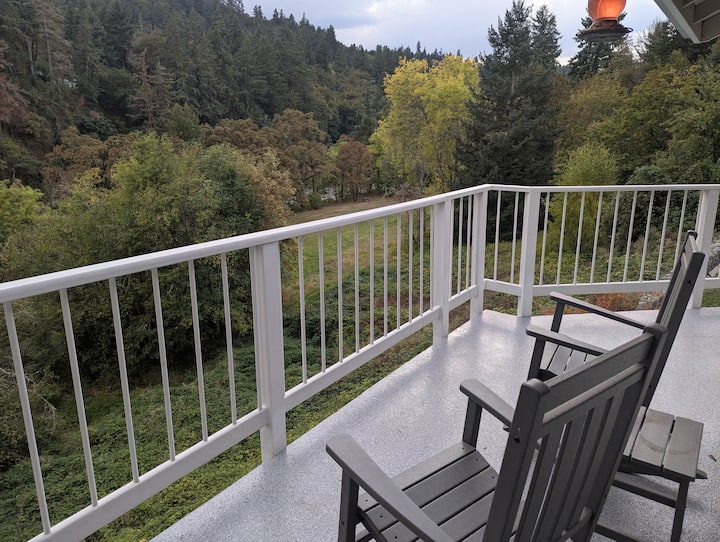 Peaceful River Escape | Fires, Wine & Nature - Oregon