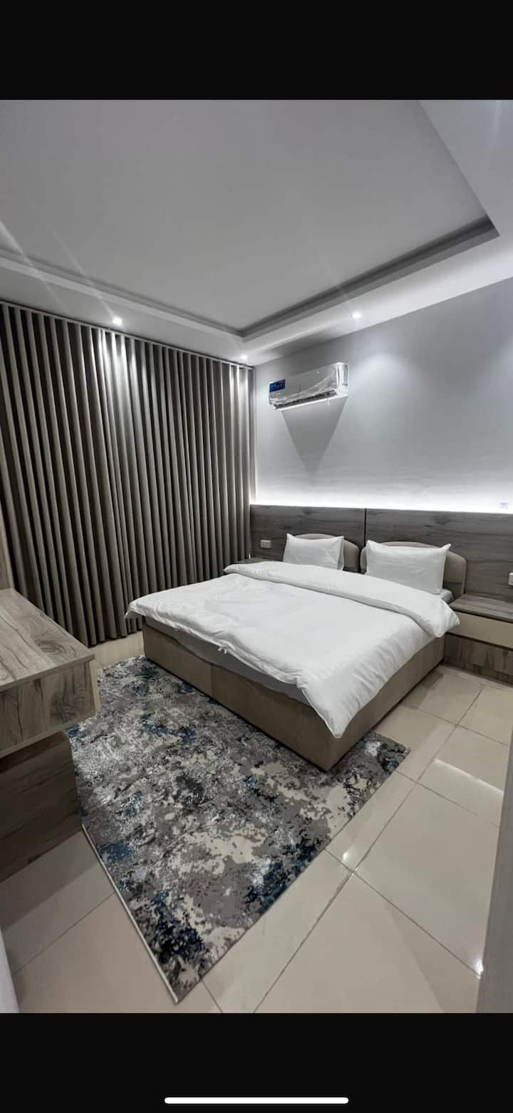 شقة حي السلامه
غرفتين نوم 
غرفة معيشه
شاشة 60بوصها - Jeddah