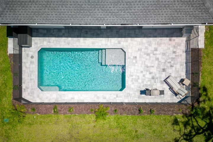 Family Oasis With Heated Pool And Modern Design - Manasota Key, FL