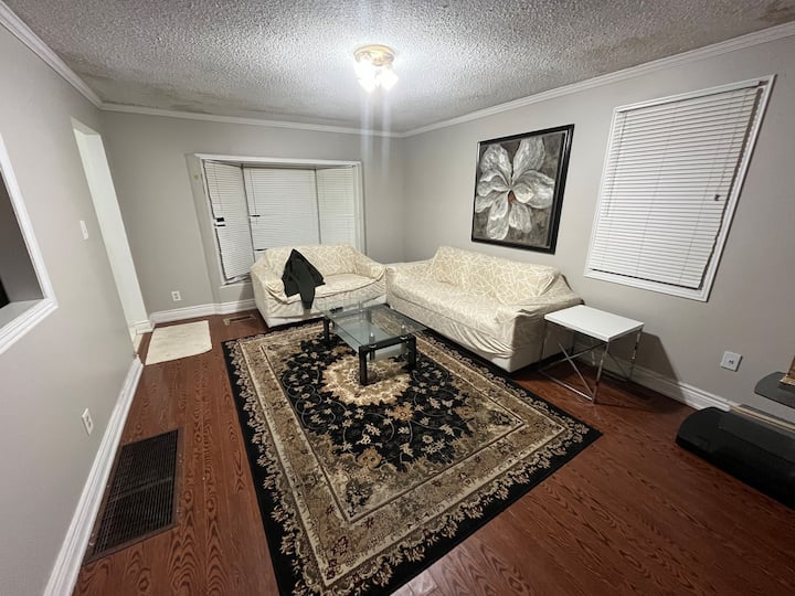 Dufferin/wilson 2 Bedroom Roomy House. - Toronto