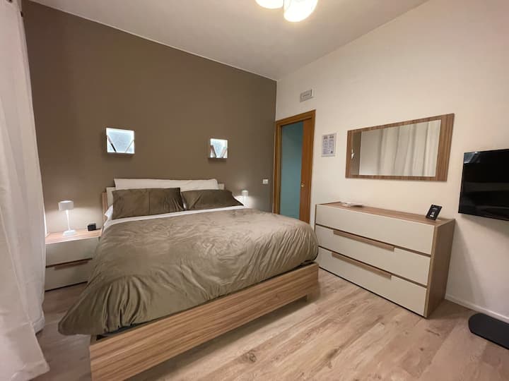 Eleganza E Comfort Nel Cuore Di Latina - Latina