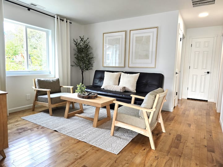 Near Marina, Dinning, Navy, Arena, Hospital - Marysville, WA