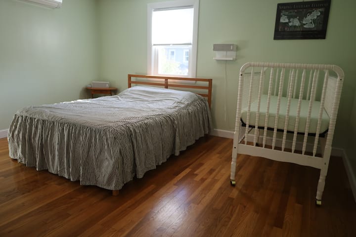 Family-friendly Cape On Met Hill - Boston, MA