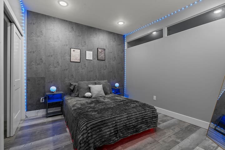 Lunar Escape Near Zoo, Rocky Steps & Downtown - Bryn Mawr, PA