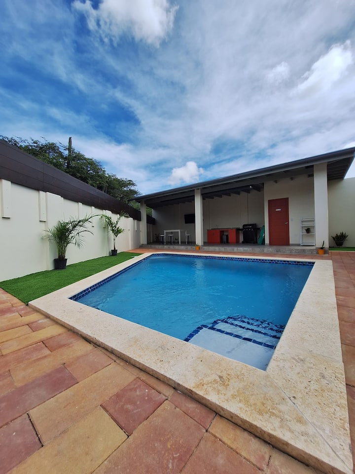 Casa Calia: Cozy 2 Br Home + 1 Br Apartment Combo - Aruba