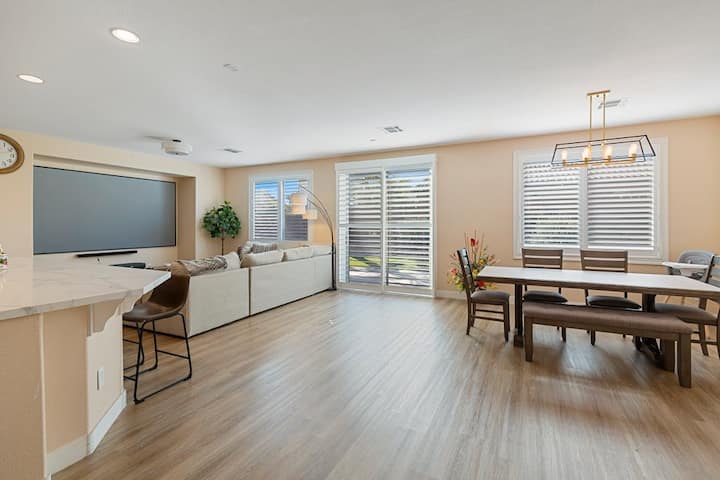 Cozy One Story Home With Loft - Las Vegas Strip, NV