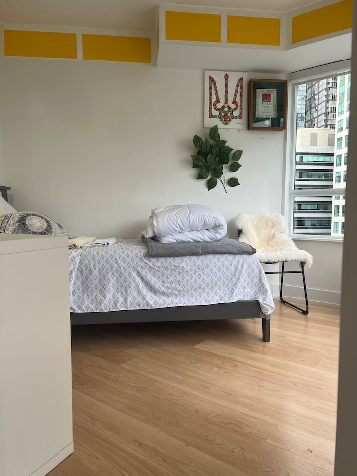 Luxury Bedroom With City Views - Toronto