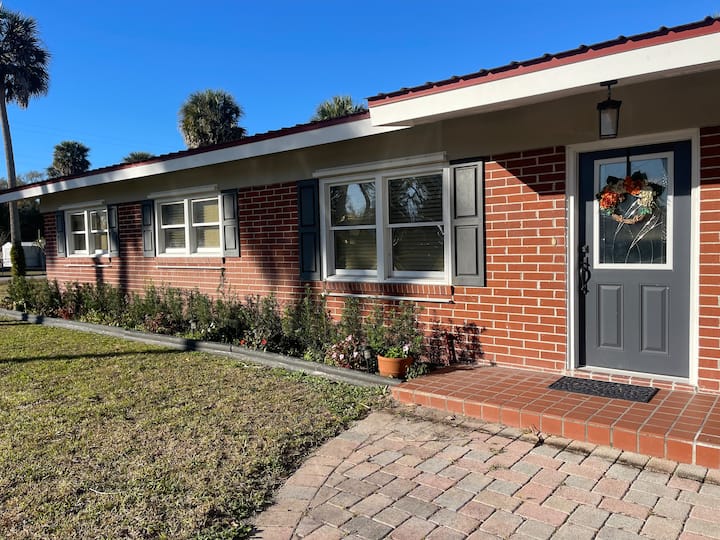 Okeecharm - Quiet, Classic, Clean - The Bahamas