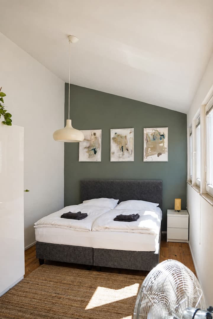 Grüne Oase Mit Großem Balkon & Parkplatz - Graz