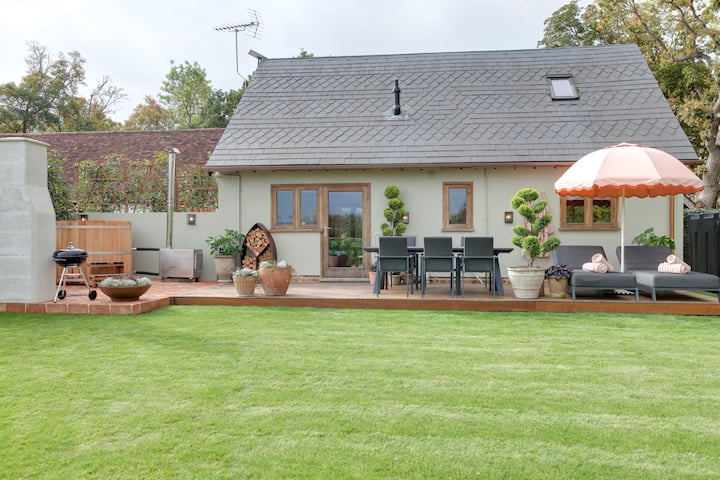 The Beeches - Two Bedroom Cottage With Hot Tub - Aéroport de Londres Stansted (STN)