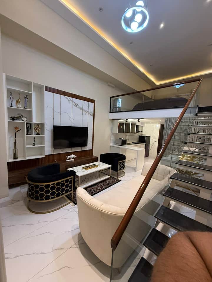 Designer 1bhk| Amanah Mall | Self Check-in | Pool - Lahore