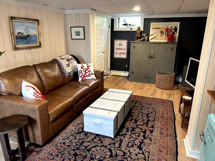 Lobster-themed Private Suite With Own Entrance - Stonington, CT