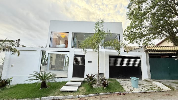 Casa Modernista Com Conforto E Estilo. - Niterói