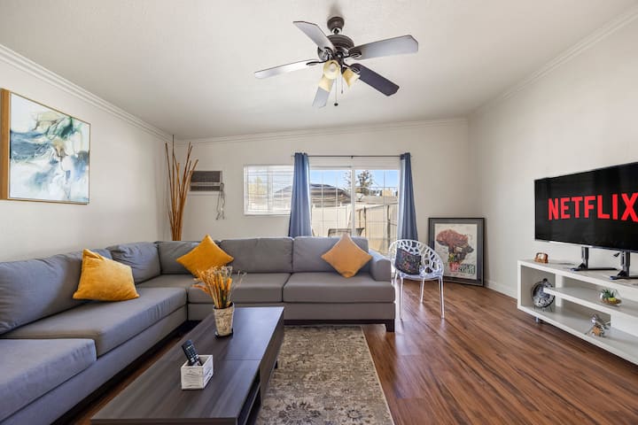 Desert Oasis * 3br + Pool /Nr Muscial Road - Lancaster, CA