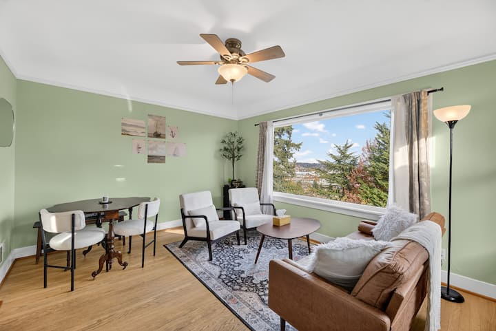 Seattle Time Capsule: Eclectic, Cozy, Charming 2br - Ballard - Seattle