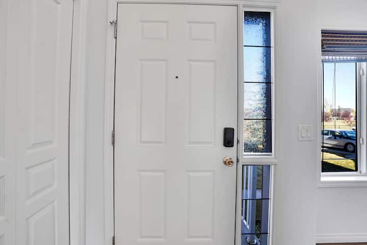 Bright Family Retreat In Rainbow Falls W/hot Tub - Chestermere