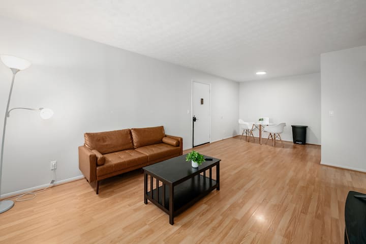 The Modern Edge | Stylish Stay Near Downtown! - Hilliard, OH