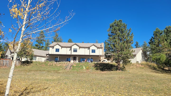​Premium Lodge: Pool, Forest Trails, 21ac Private - Woodland Park, CO