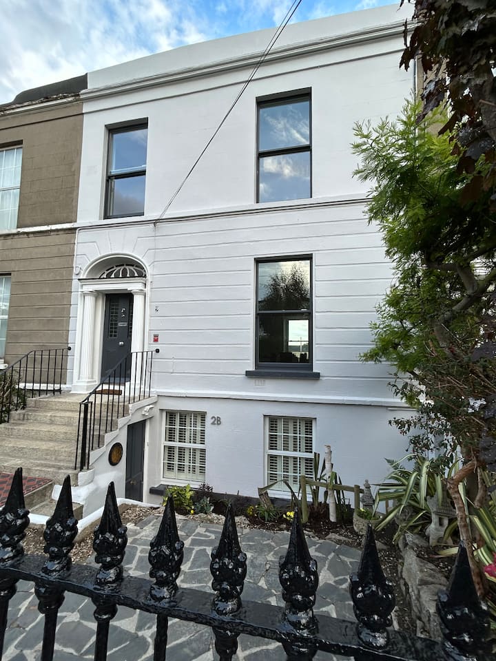 1 Bed Garden Apartment In Beautiful Area - Dún Laoghaire