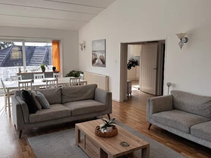 Modern, Bright & Airy 4 Bedroom Private Property. - Bournemouth