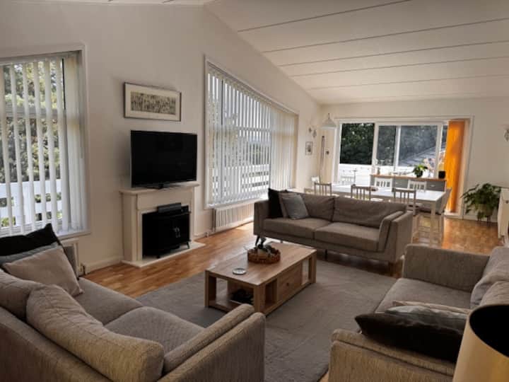 Modern, Bright & Airy 4 Bedroom Private Property. - Bournemouth