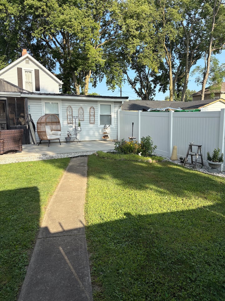 Cozy Farm Charm Cottage - Urbana, OH