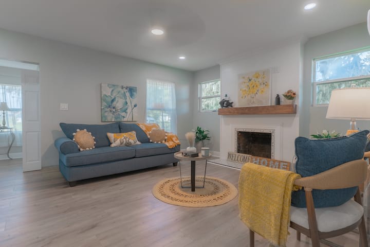 Renovated Lakefront Luxury Getaway Near Legoland - Winter Haven