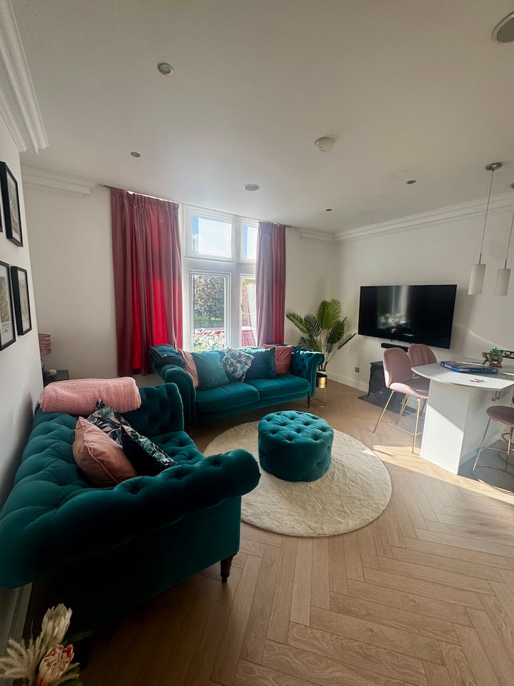 Stylish Central Apartment| Stray Views | Parking - Harrogate
