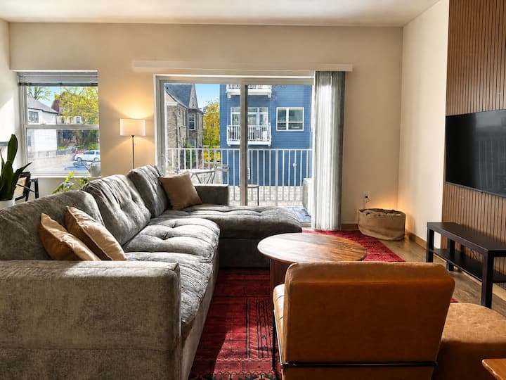 East Side Luxury 1br Apt - Brady+fiserv+balcony - Milwaukee, WI