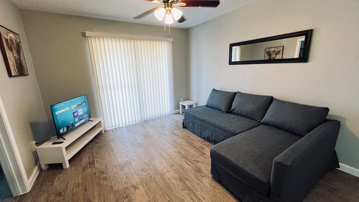 Warm And Comfy - Alamo Heights, TX