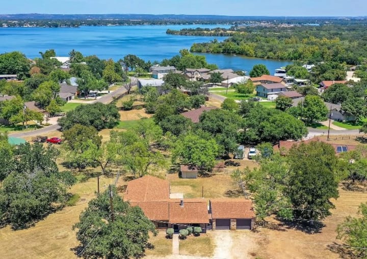 Home In Horseshoe Bay - Horseshoe Bay, TX