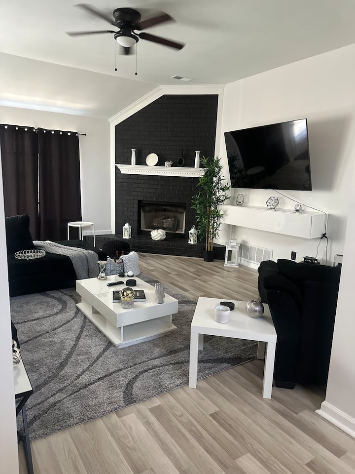 Modern Comfort : 3br | Perfect Location - Southaven, MS