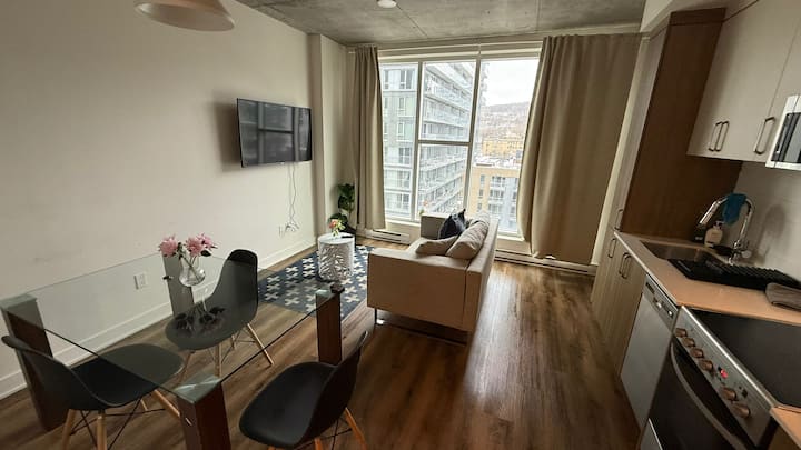 Vibrant & Stylish Montreal Escape | Pet Friendly - LaSalle