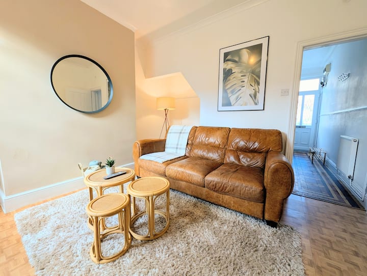 The Heritage Hideaway | King Bed & Free Parking - York