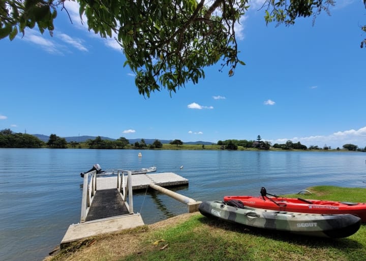 Tweed River Waterfront Cottage - マーウィランバ