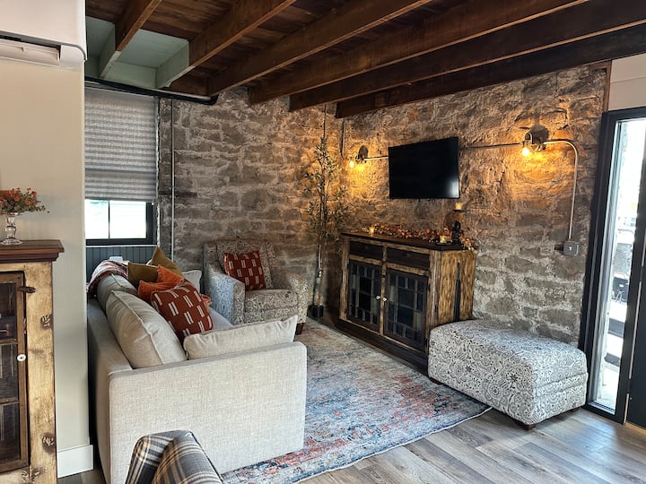 The Carriage House - Granby, MO