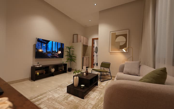 Levana | Stylish Stay W/65"tv & Self Check-in - Dammam