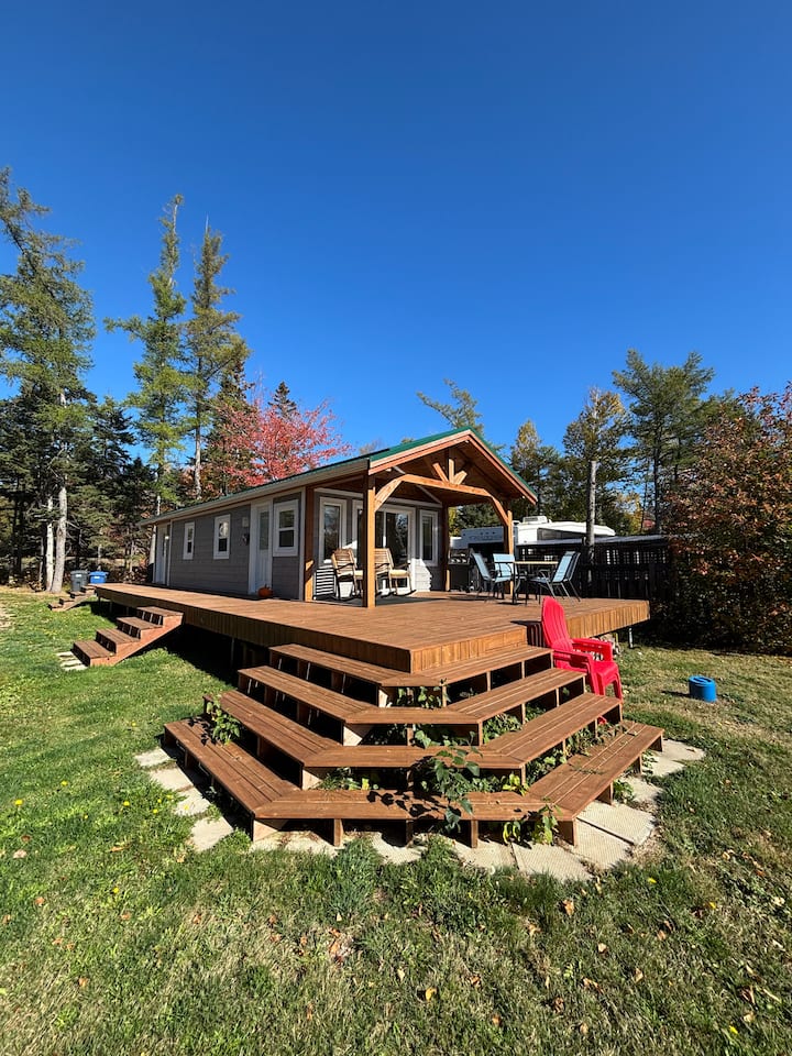 Chalet Sur La Rivière / Riverside Cottage - Caraquet
