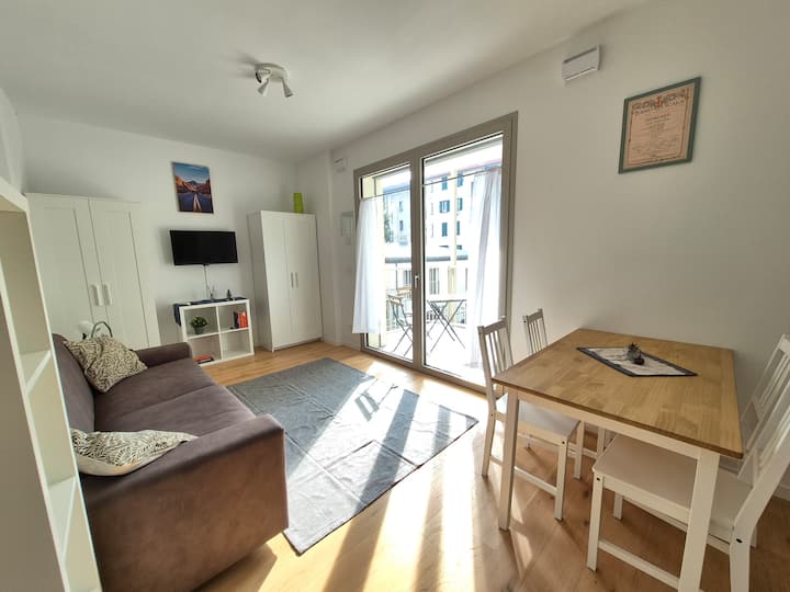 Bocconi University And Naba. - Milán