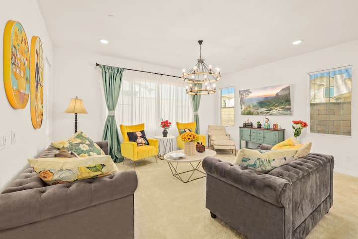 6br/4ba/8 Beds/2br Downstairs · Spacious & Prime - Ontario, CA